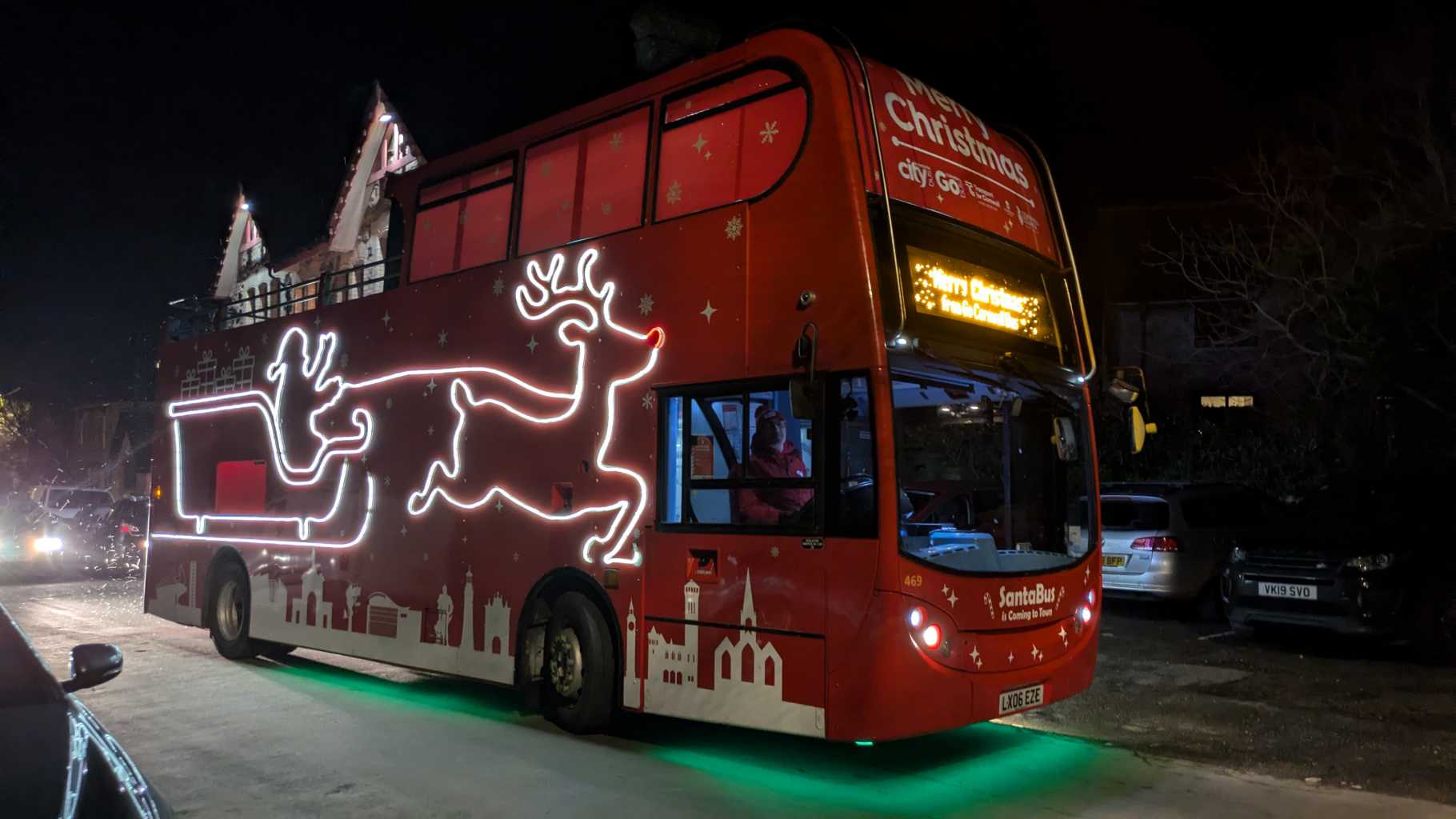 Santa Bus brings festive cheer and raises funds for Bereaved Children's ...